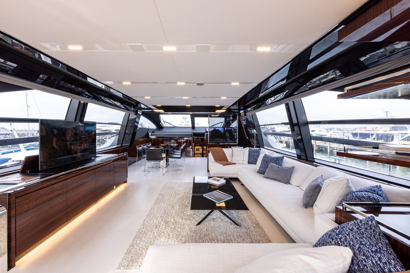 RIVA 88 FOLGORE SPORT FLY. 2021. | Tom Jenkins Yacht Sales