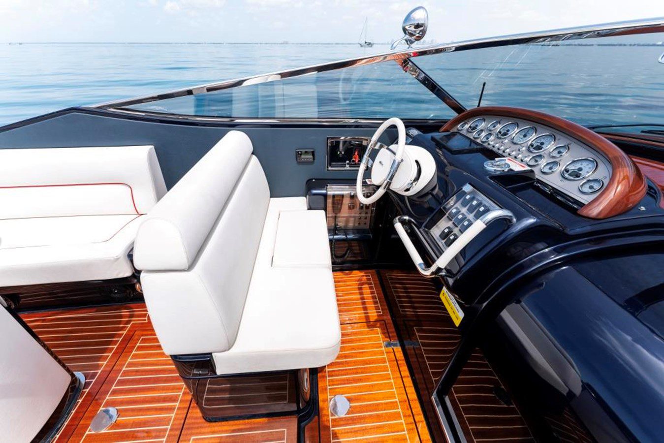 RIVA 33 AQUARIVA SUPER. 2020. | Tom Jenkins Yacht Sales